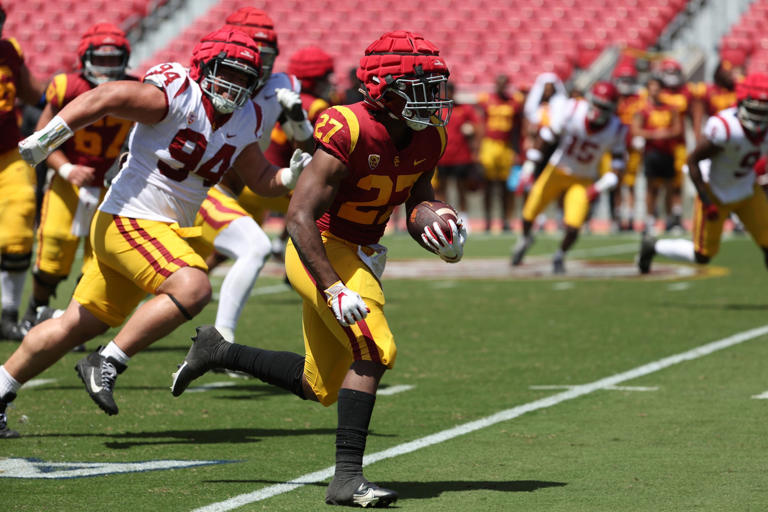 USC running back enters transfer portal