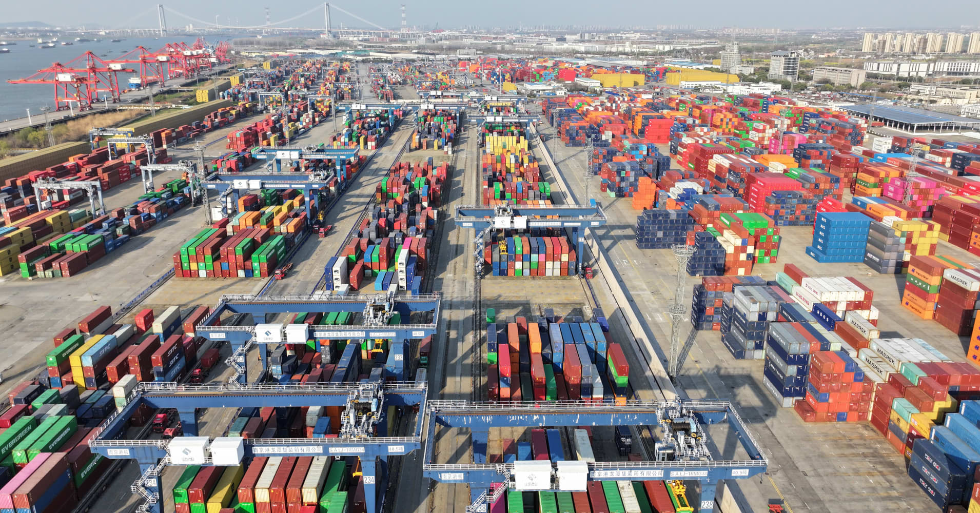 Trump, with $1 trillion in new tariffs, barricades U.S. economy behind ...