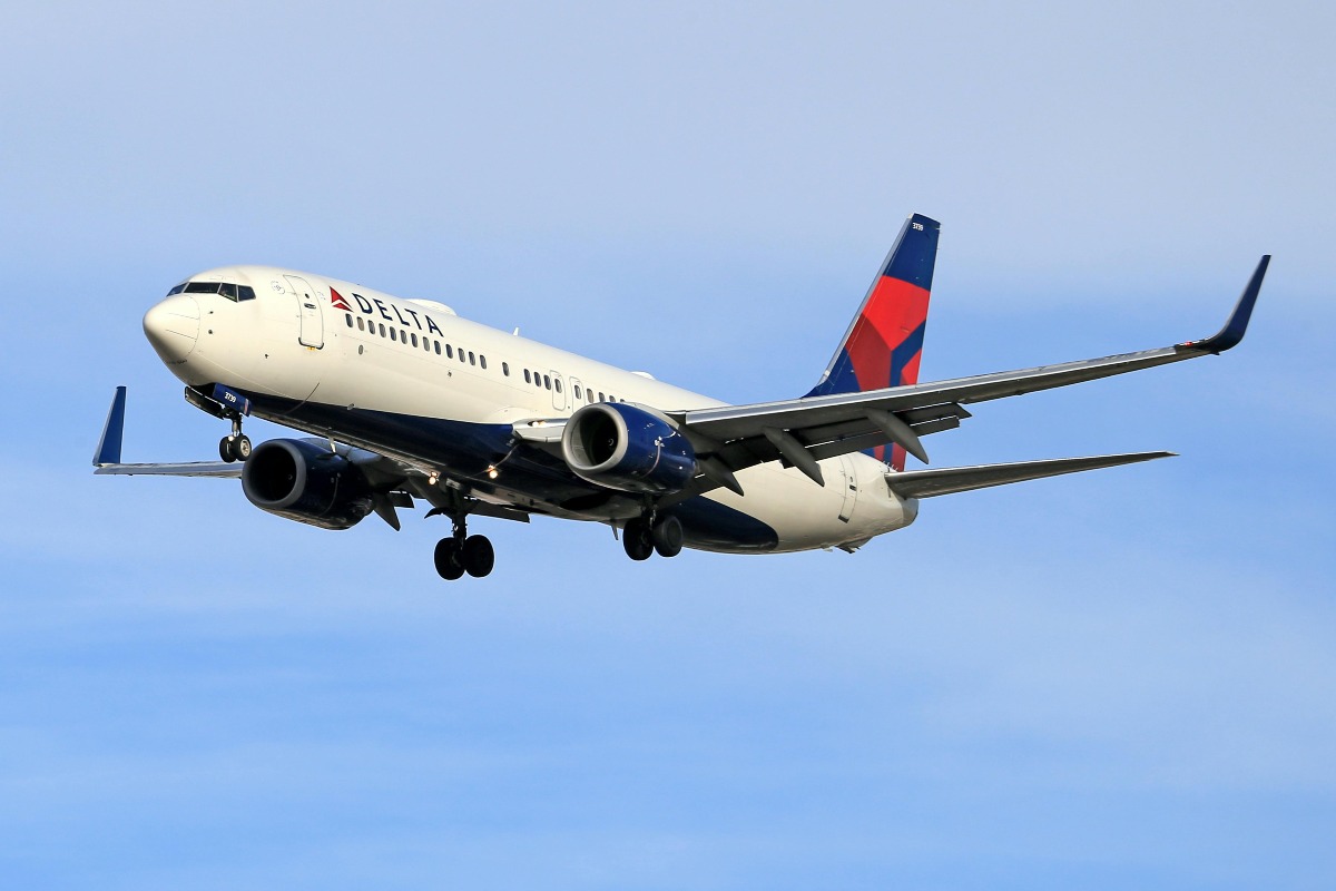 Delta Plane Narrowly Avoids Collision With Air Force Jet Near DCA