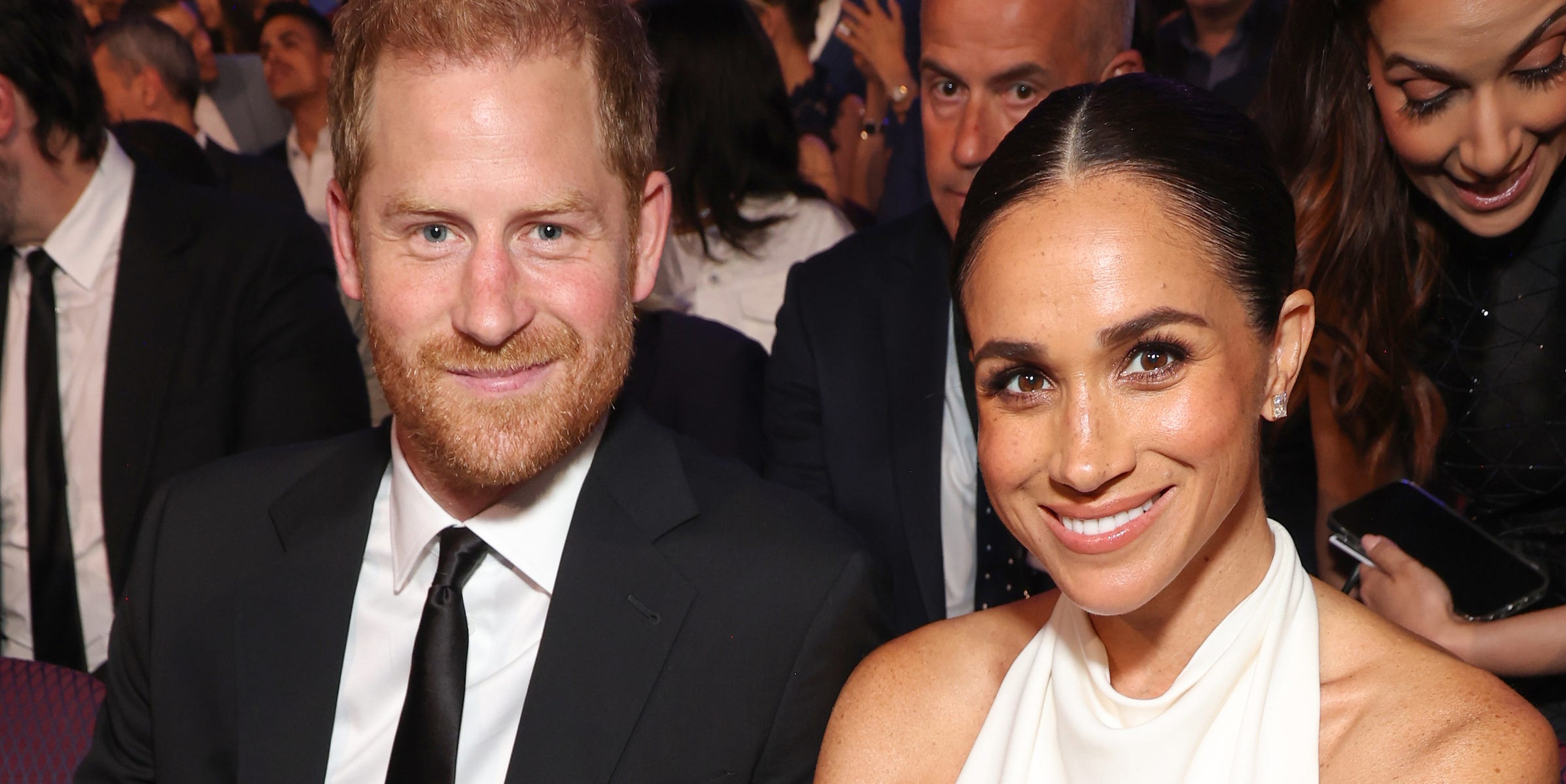 Por qué Meghan Markle ahora siempre viste de blanco