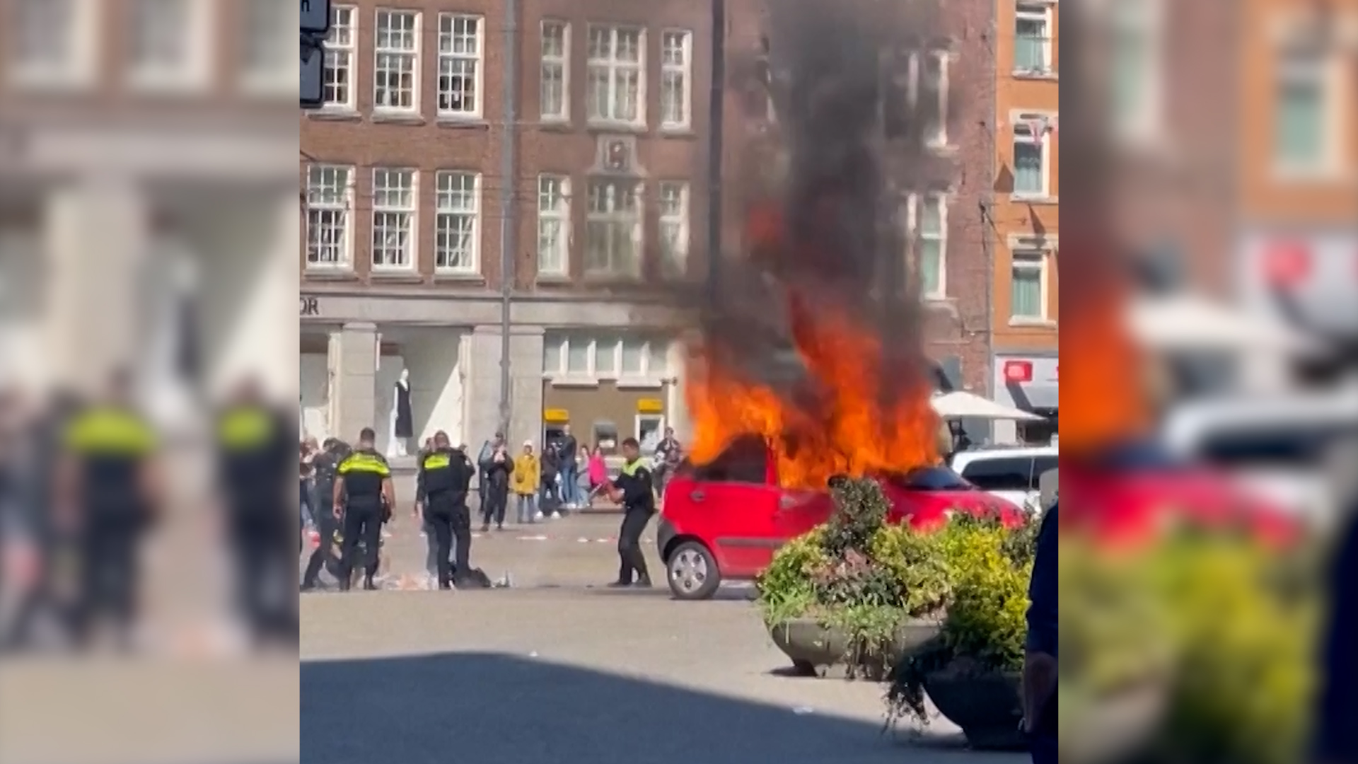 Explosion d'une voiture sur la place centrale d'Amsterdam