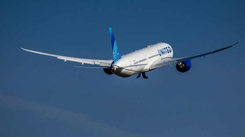 Does United Airlines Have Outlets On Board? What To Know Before You Fly