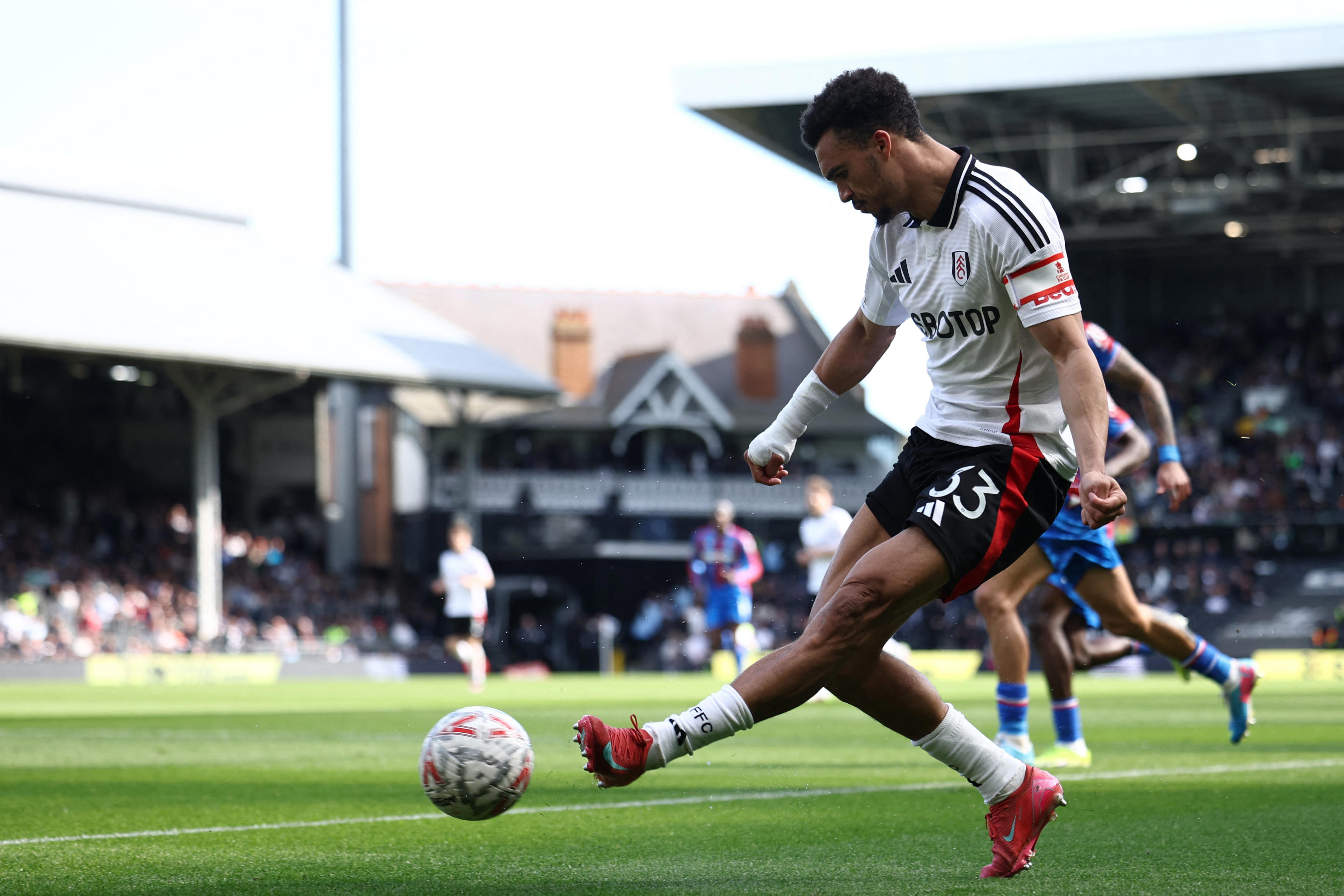 Robinson could return vs. Manchester United, says Fulham boss Silva