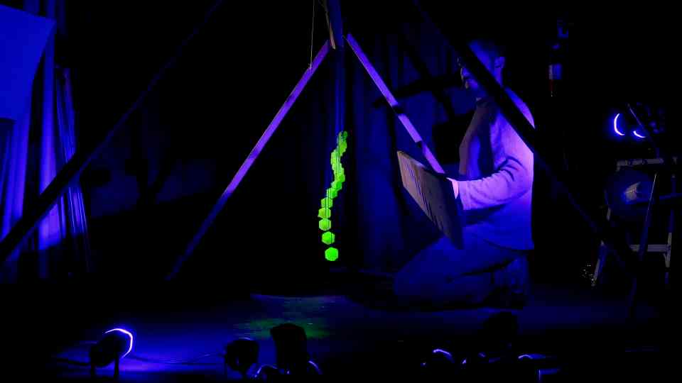 Extraordinary Patterns of a Pendulum Wave