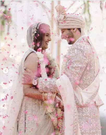 In pics: Chess Grandmaster Vidit Gujrathi marries Nidhi Kataria in a ...