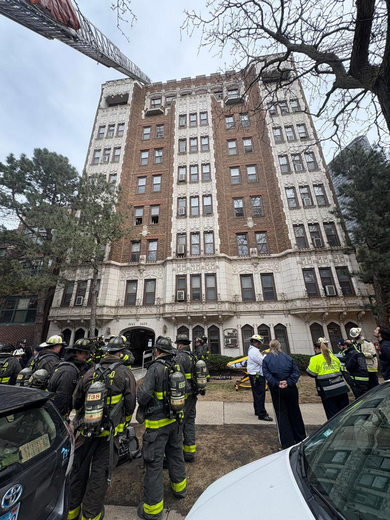 9 people seriously injured in fire in Chicago's Edgewater neighborhood