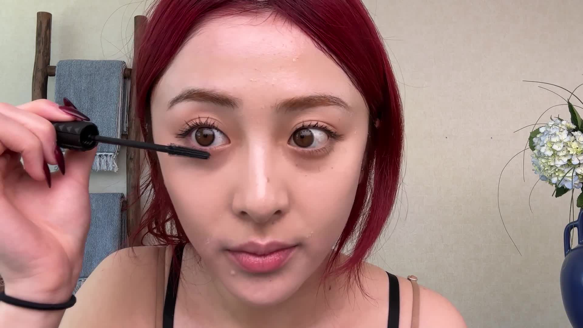 LE SSERAFIM’s HUH YUNJIN'S Skin Care Routine and Upside-Down Eyelash ...
