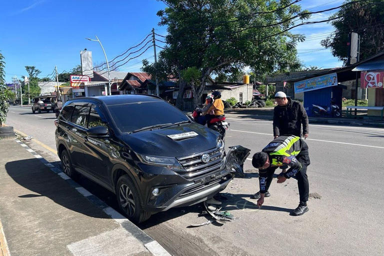 Jemaah Salat Subuh Syok Dengar Suara Dahsyat, Lihat Keluar Bumper Depan Toyota Rush Ambyar Saat ...