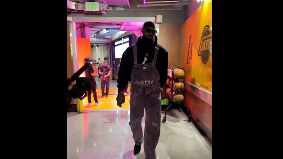 NBA Fans Loved LeBron James Rocking Bold Fit Before Lakers-Warriors Clash