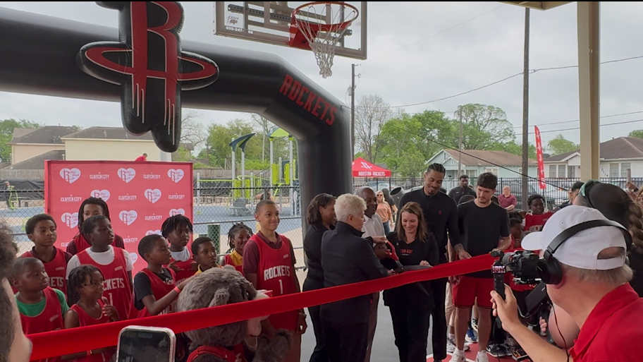 The Rockets Continue to Give Back, Unveil Renovations to Moses Leroy Park