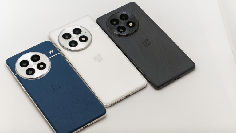 OnePlus exec teases the OnePlus 13T will be a tiny phone with a big battery OnePlus exec teases the OnePlus 13T will be a tiny phone with a big battery