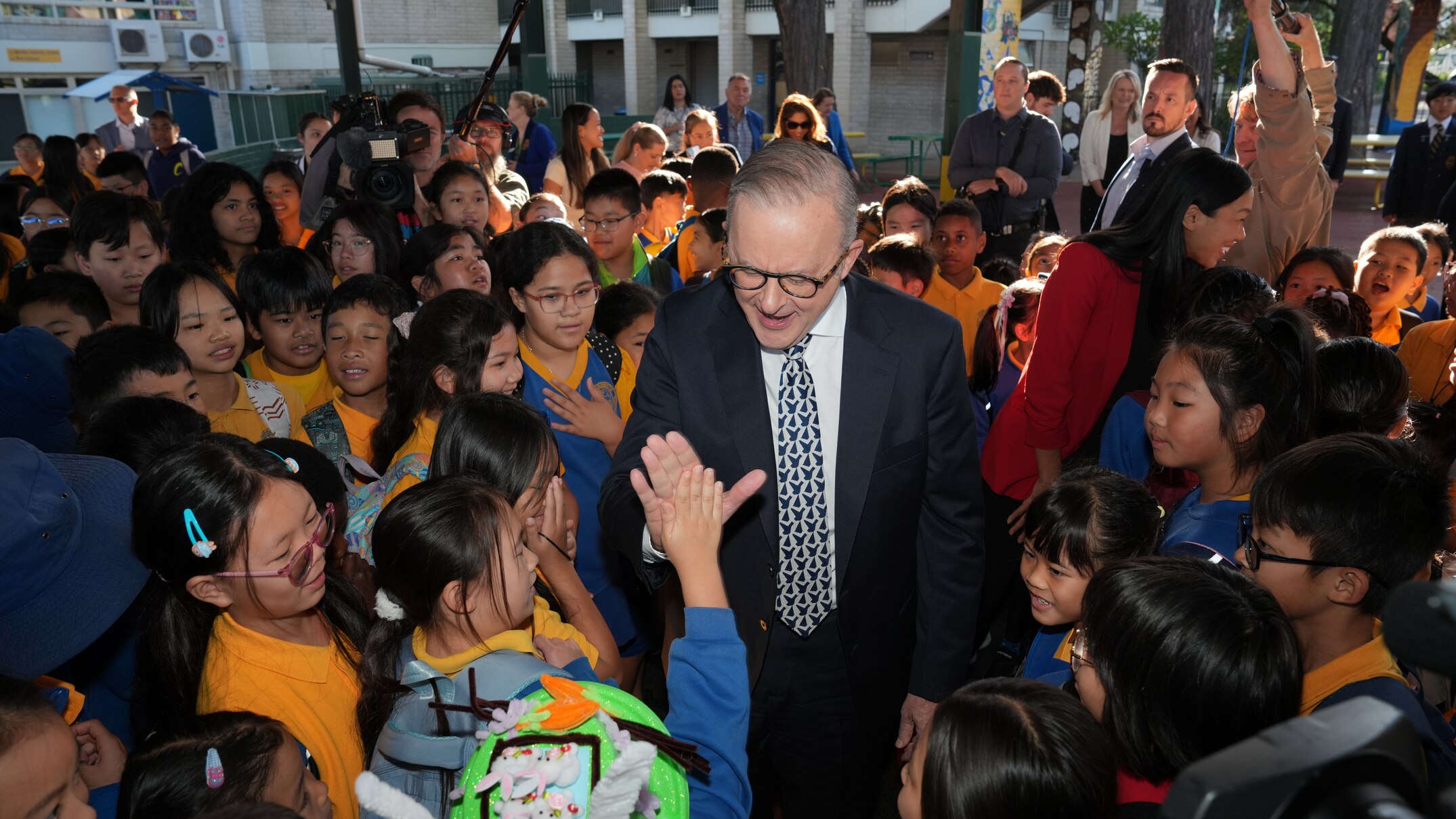 Federal election campaign switches to Western Sydney, as Albanese ...