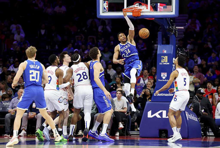 Giannis Antetokounmpo makes NBA history in Bucks victory over 76ers