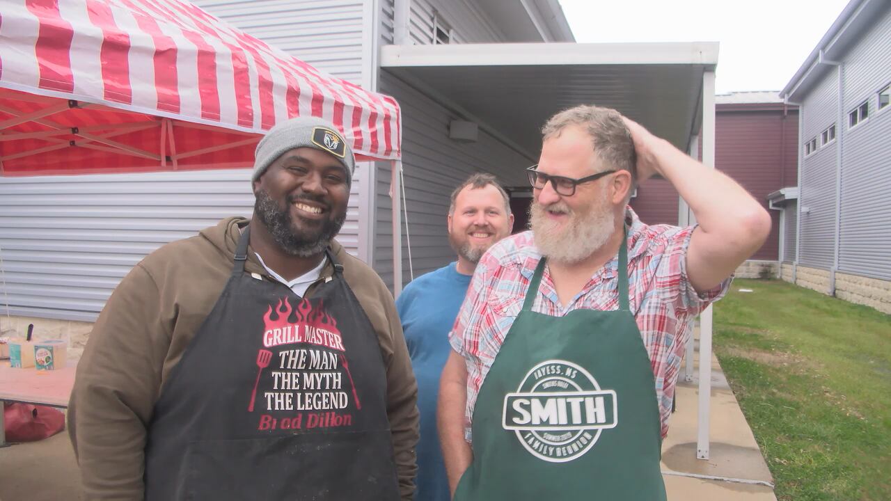 Group serves food to tornado victims, responding workers