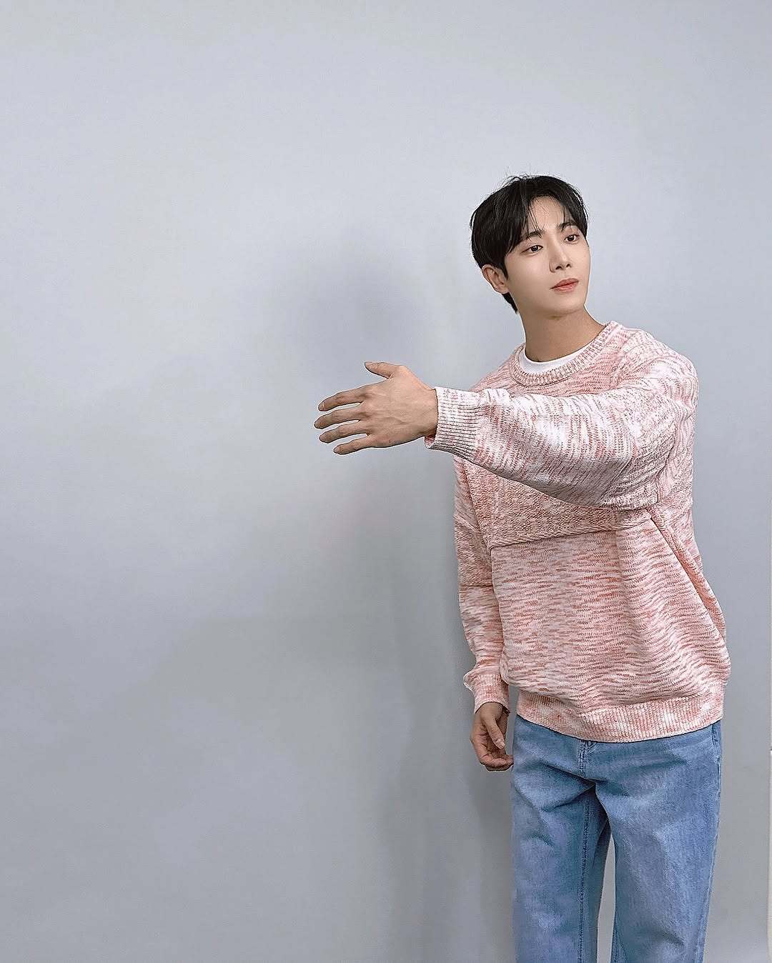 ‘대세’ 추영우, 역시 ‘남친짤 정석’…벚꽃처럼 화사한 핑크빛 무드 [스타★샷]