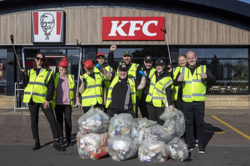 KFC Hamilton hits the streets for the Great British Spring Clean