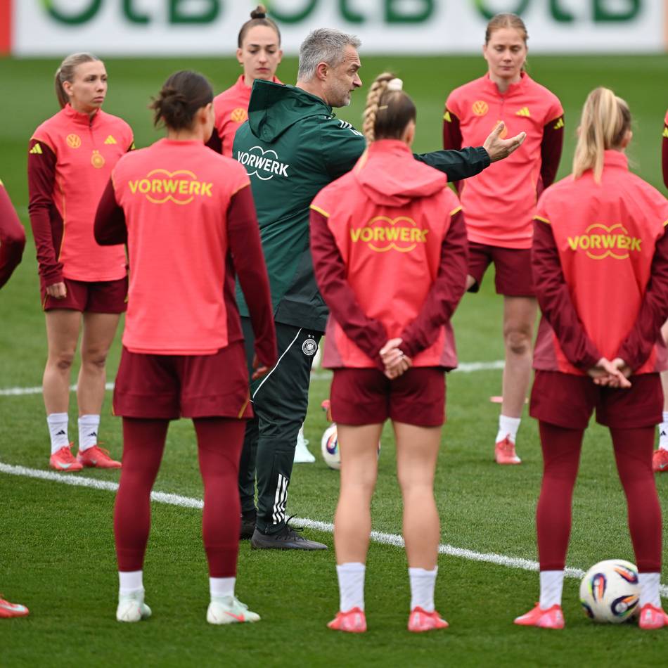 DFB-Frauen setzen auf Hoffnungsträgerin für wackelige Abwehr