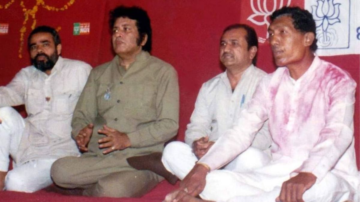 PM Modi Mourns Actor Manoj Kumar's Demise, Shares An Old Pic: 'Icon Of ...