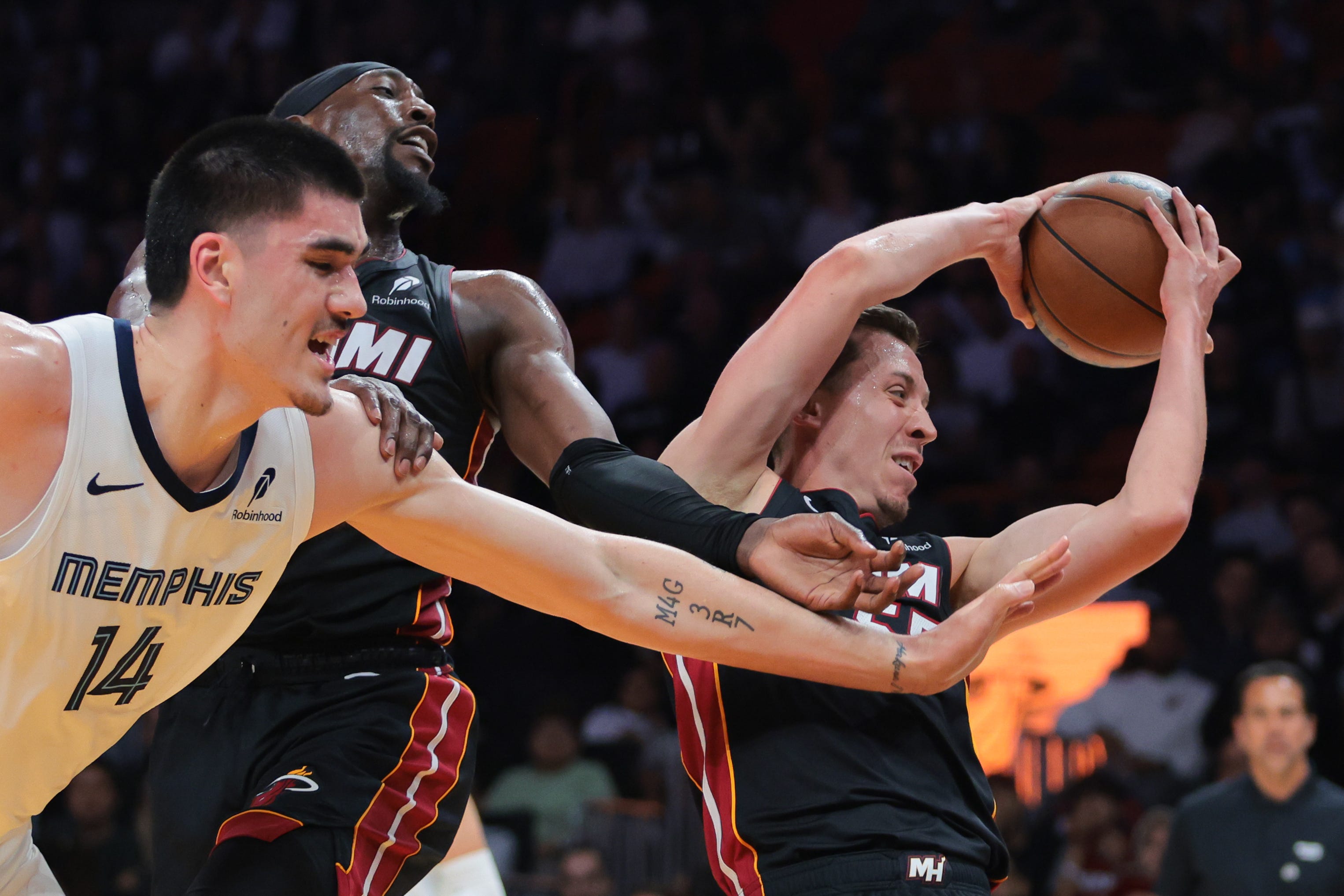 How many points did Zach Edey score tonight? Grizzlies vs Heat box score