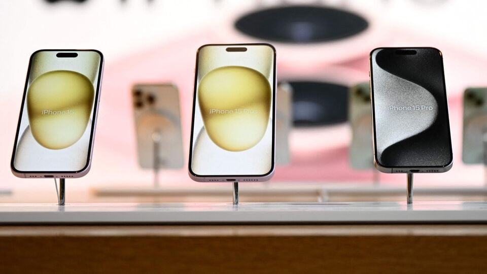 iPhone prices could inflate by over 40% in US. Donald Trump's tariff ...