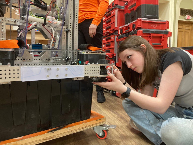 Riverside RoboTigers ready for robot Hurricane Nessie to face big ...