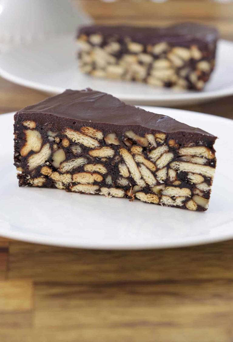 No-Bake Chocolate Biscuit Cake