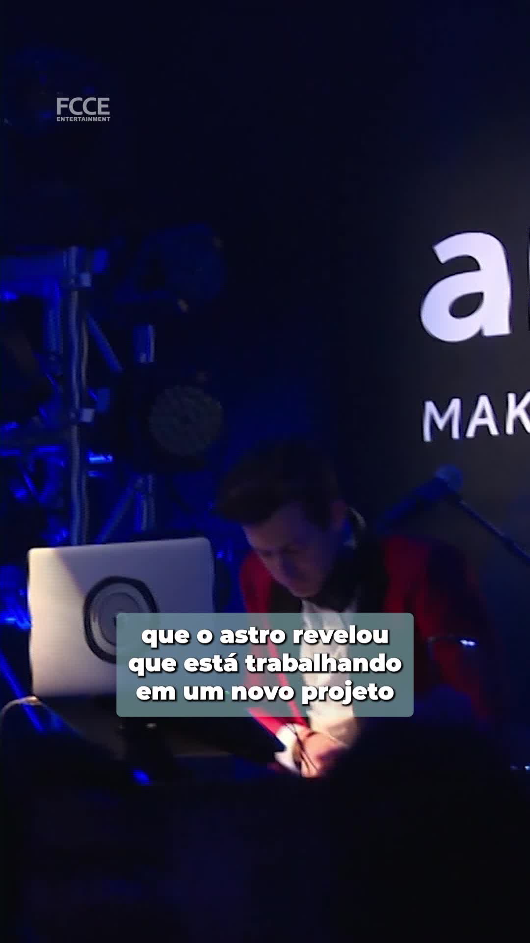 Mark Ronson ferido durante atuação de DJ