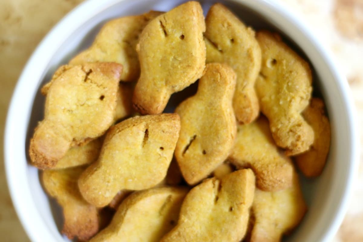 16 homemade crackers that are perfect for snacking