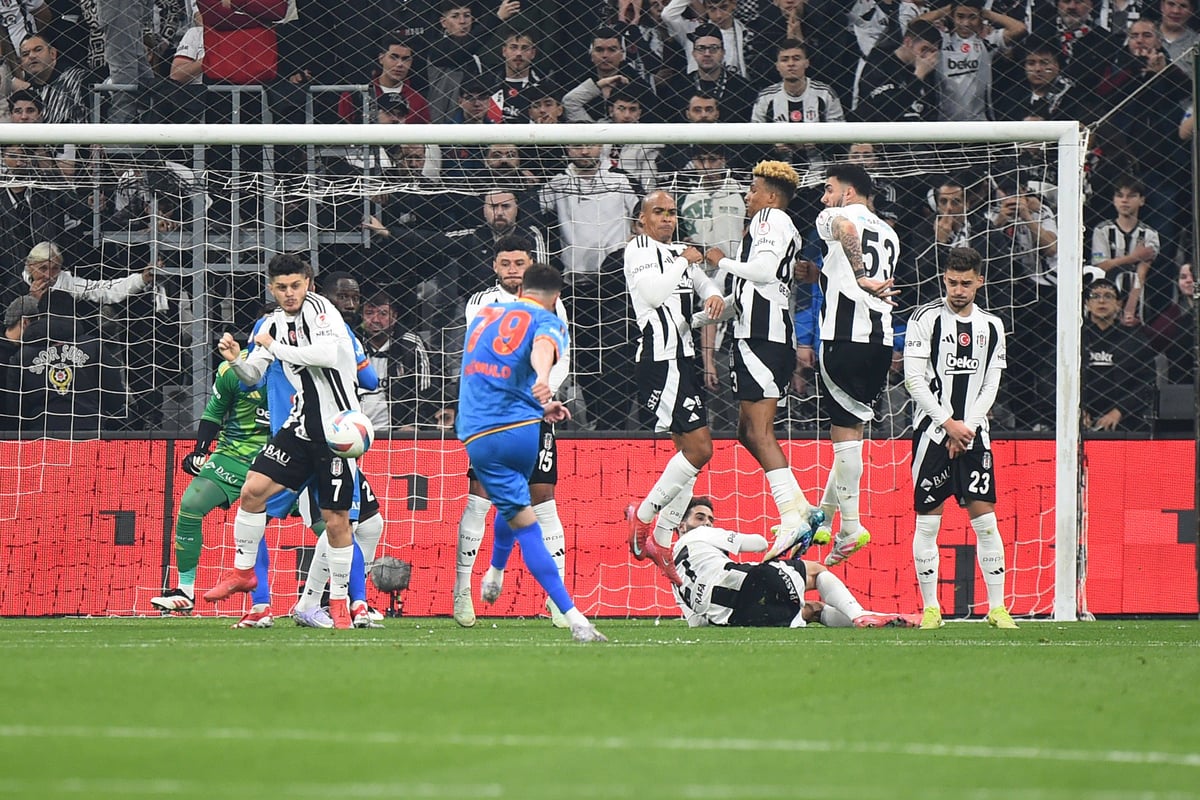 Feyenoord-target Rômulo imponeert in Turkije met hattrick tegen Besiktas