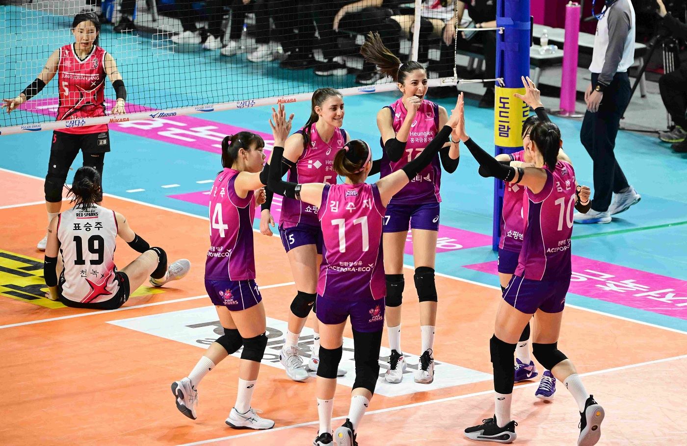 Final Liga Voli Korea - Megawati Bisa Bergidik, Tutku Disorot Pelatih ...