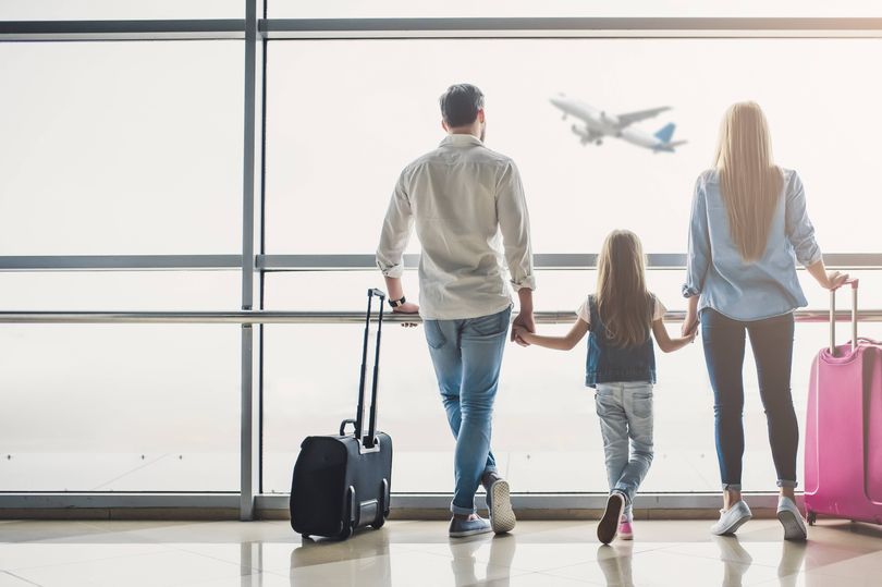 Split parents with children need these five documents at the airport ...