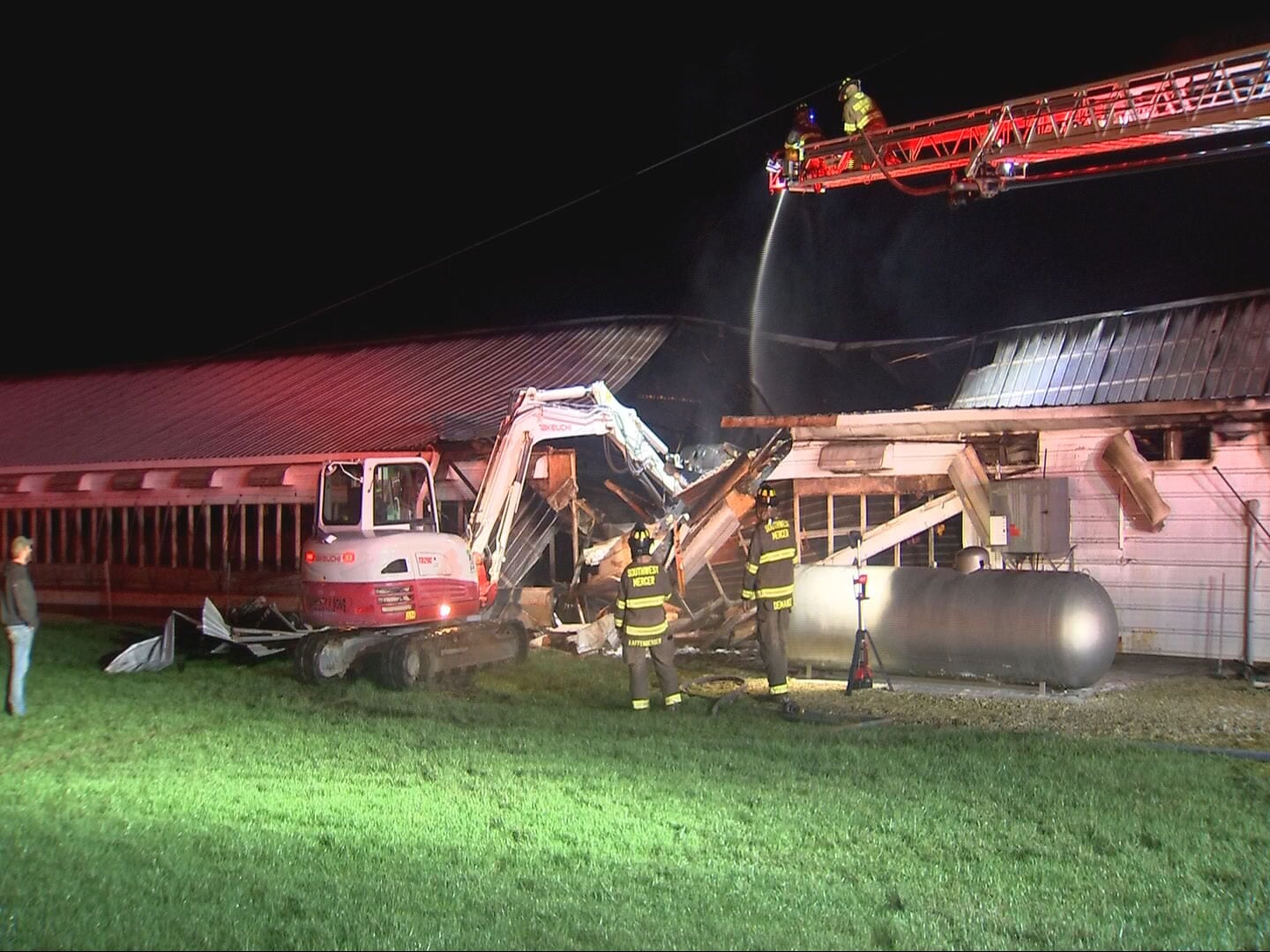 Barn sustains heavy damage from fire in Northern Miami Valley; 1 injury ...