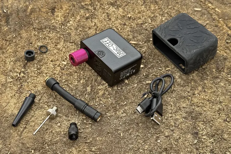 Review: Tiny Muc-Off AirMach Electric Mini Pro Inflator Pump Made CO2s ...