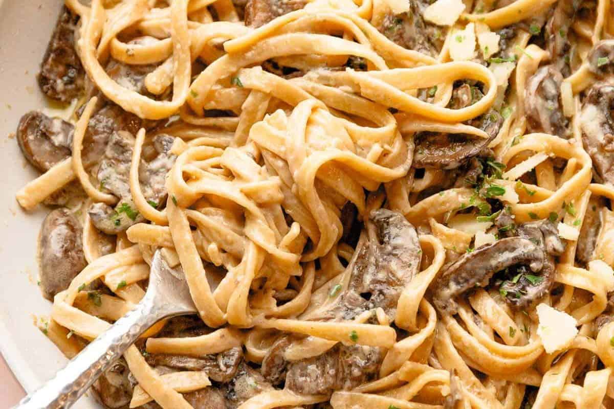 11 Romantic Pasta Dishes For A Cozy Date Night In