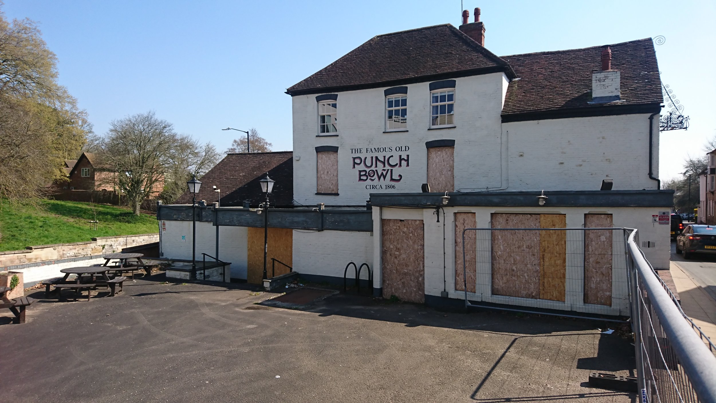 200-year-old pub 'with secret tunnels' to be part-demolished and turned ...