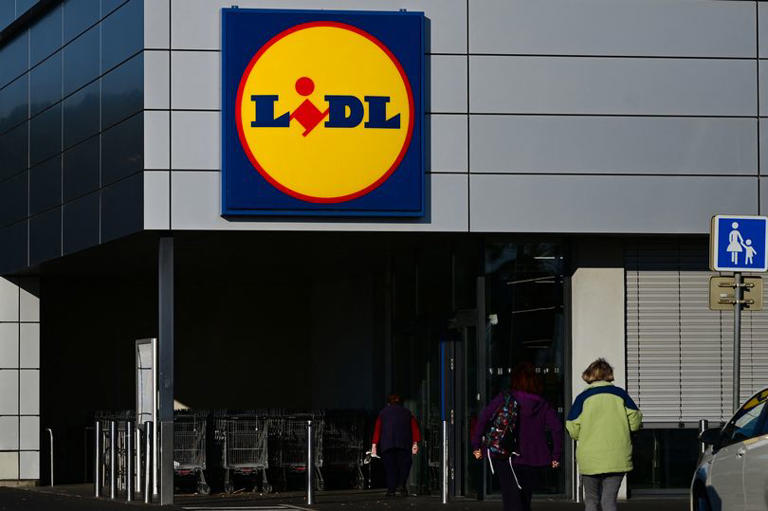 Lidl update opening hours as all stores in Ireland set to close early ...