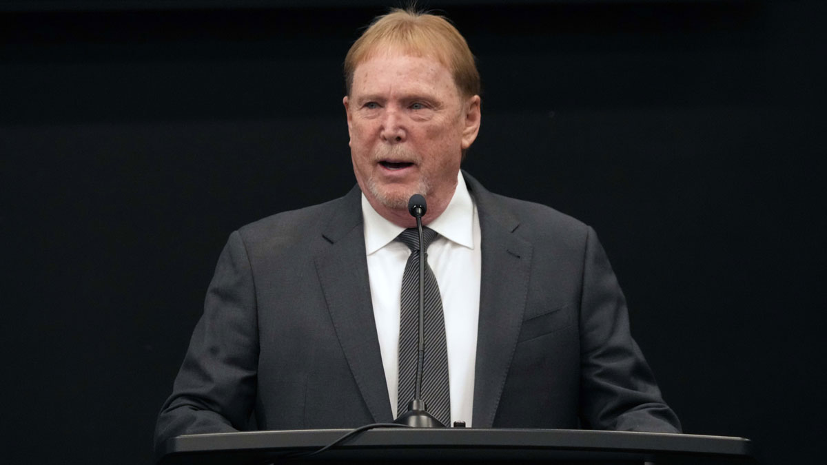 Mark Davis drops hilarious ‘undefeated’ claim amid Raiders intriguing ...