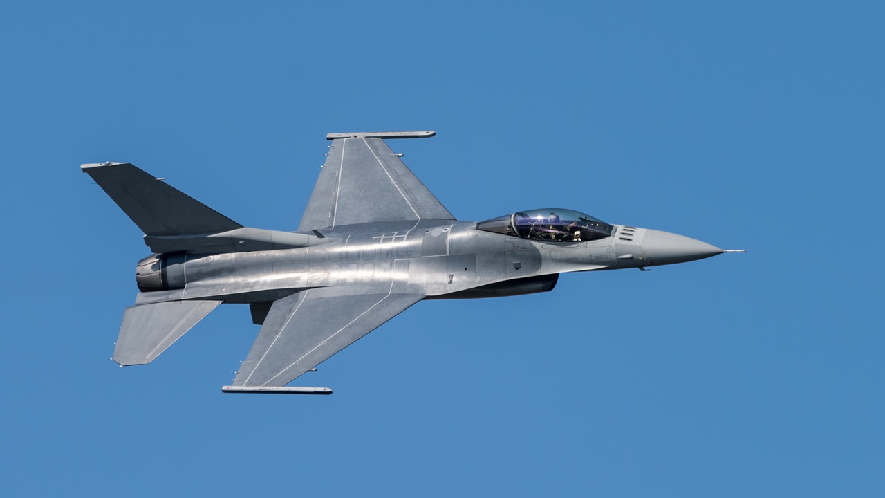 How the Air Force Is Teaching F-16s to Fly Themselves
