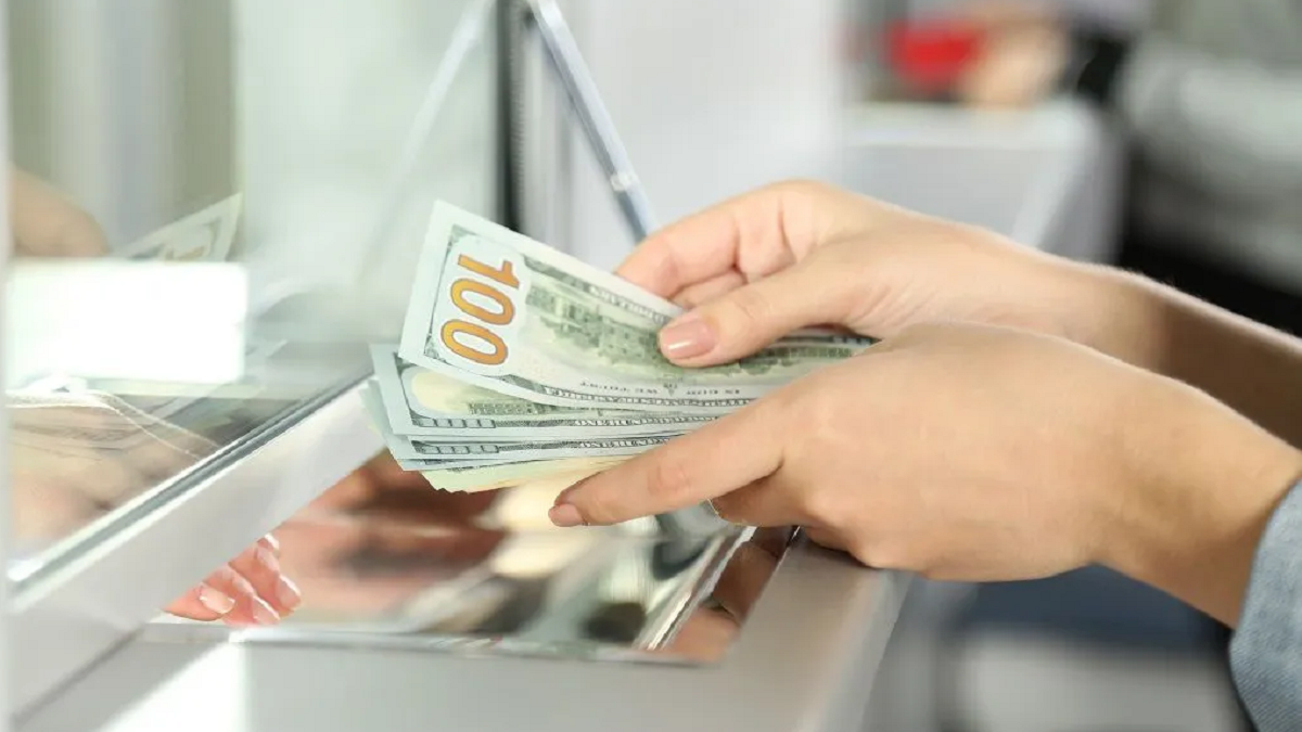 Bank Fraud Scheme Nets $255,000, Teller Confesses