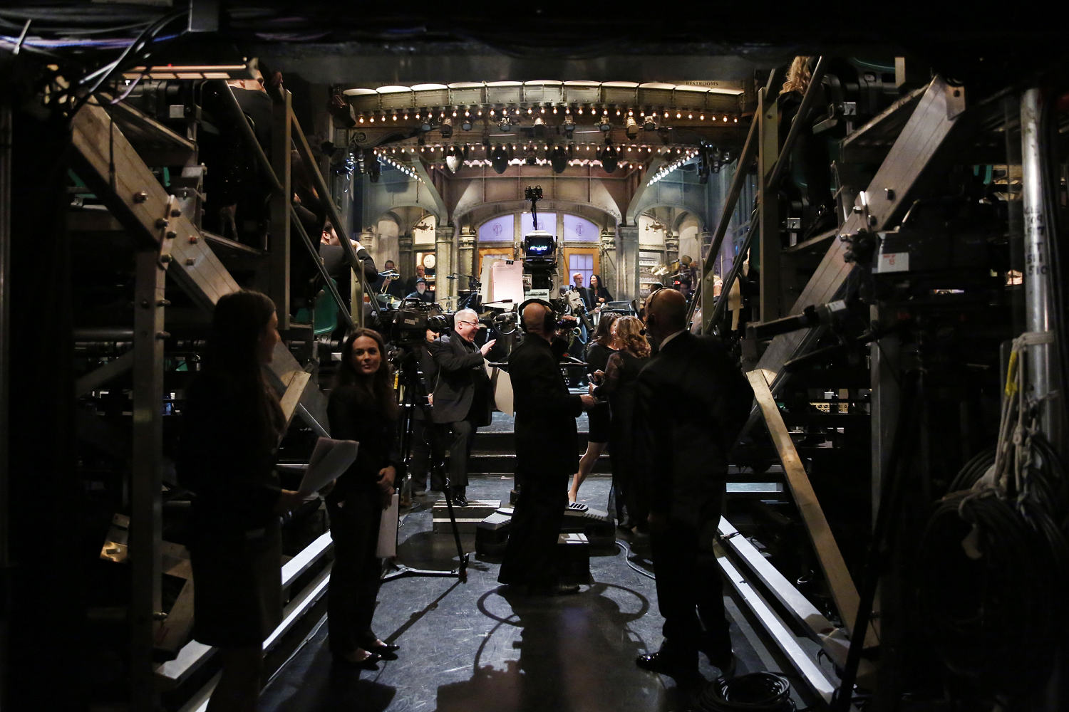 Suspect arrested for threatening to bomb 'Saturday Night Live' studio ...