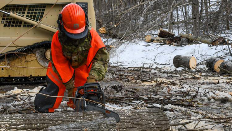 Michigan National Guard soldiers deployed to UP to aid ice storm ...