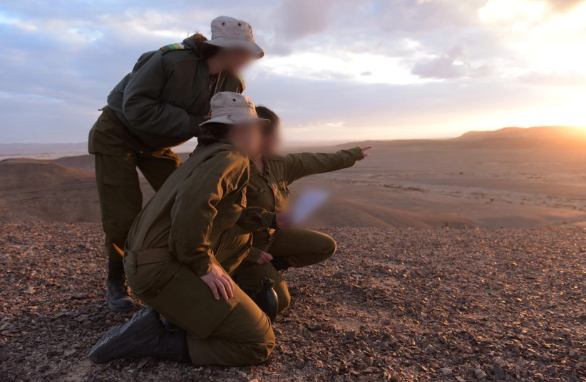 Female IDF observers in West Bank receive personal weapons