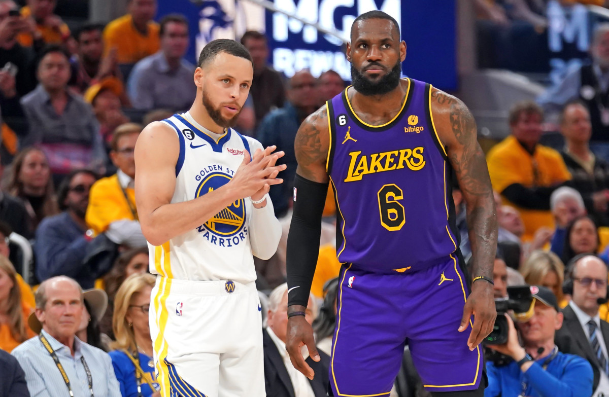 Steph Curry Follows Message to LeBron James With New Post on Monday