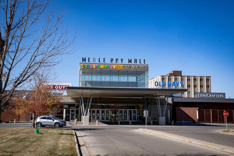 Despite Buccaneers' pullout, Merle Hay Mall sees still-planned arena as ...