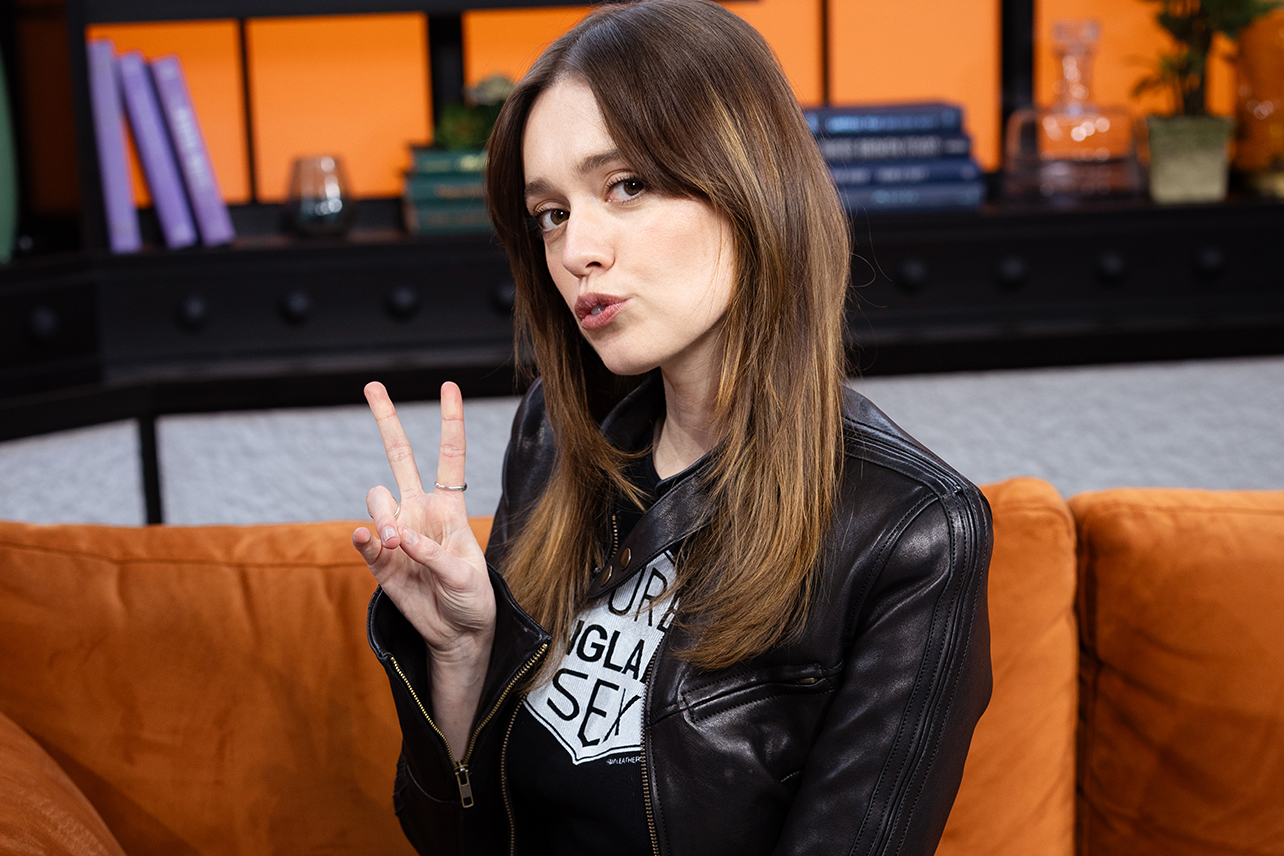 ‘The White Lotus’ Star Aimee Lou Wood Warns “A Lot Happens” to Rick and ...