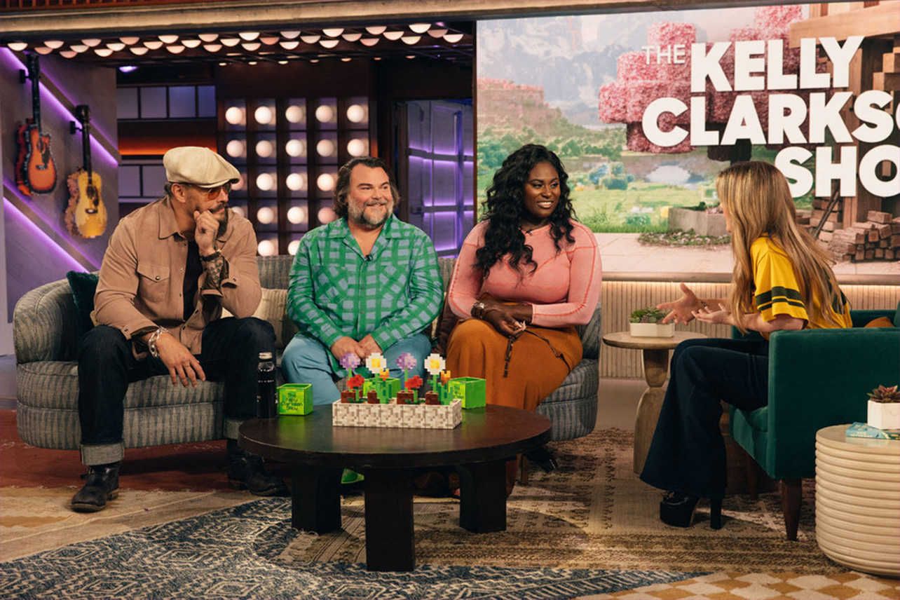 Kelly Clarkson Mentions “Dark Week” For Her Family On Daytime Talk Show ...