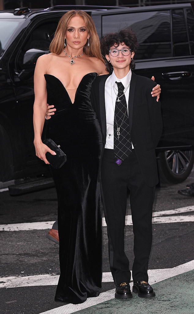 Jennifer Lopez's 17-Year-Old Emme Is Her Mini-Me During Family Outing