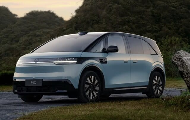 This Chinese EV Minivan Just Sent a Warning Shot to Hyundai and Kia