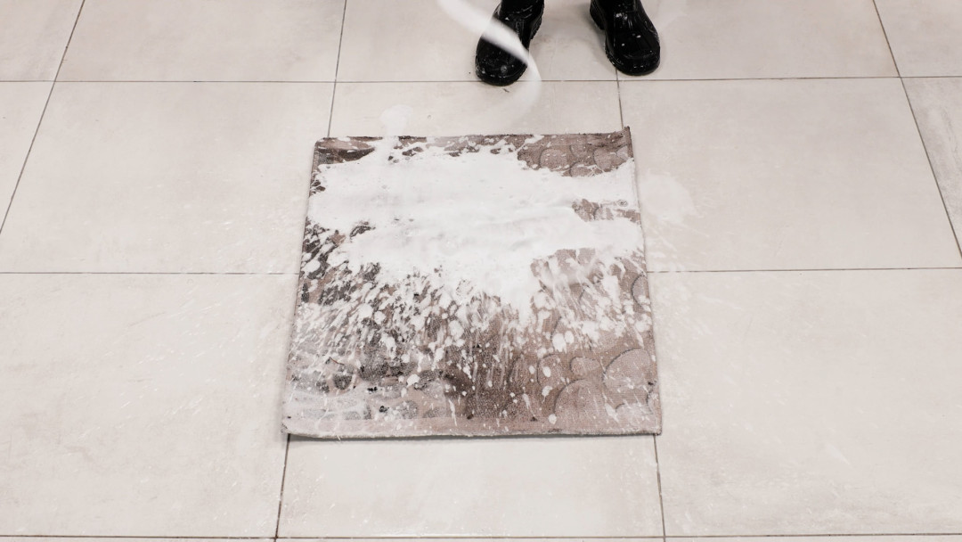 Steps To Cleaning a Dirty Rug