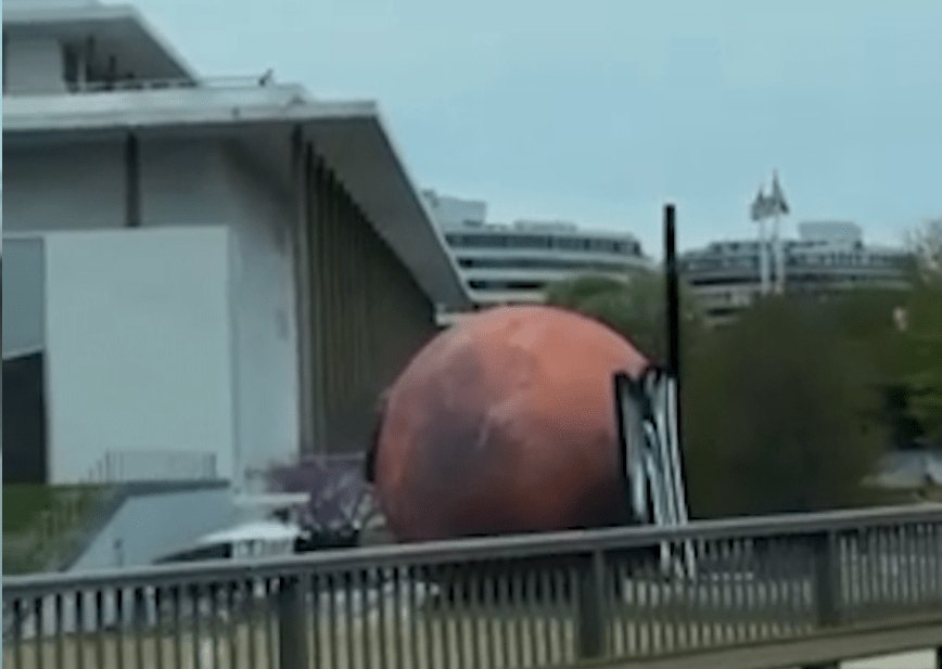 Gigantic Mars inflatable breaks free, rolls away from Kennedy Center ...